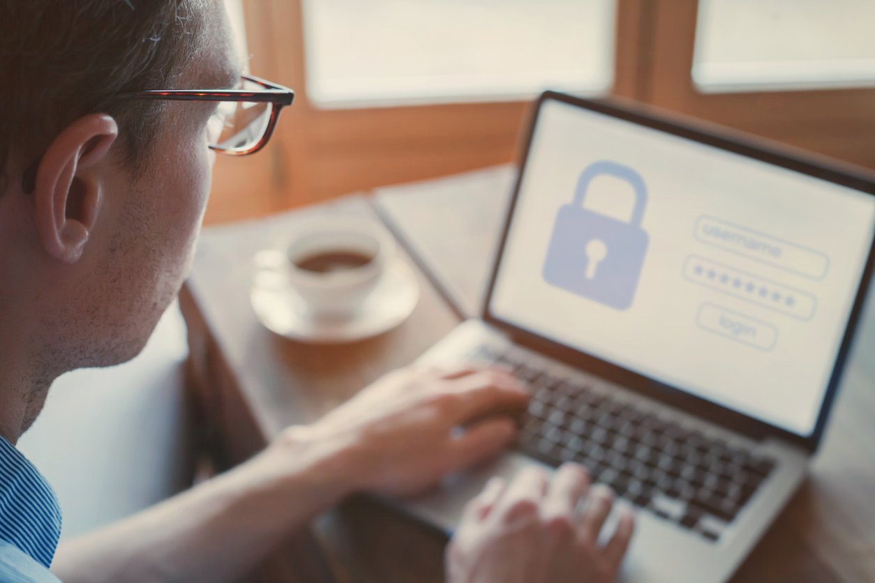 Azure AD Premium P1 vs P2 [Features, Cost & License]